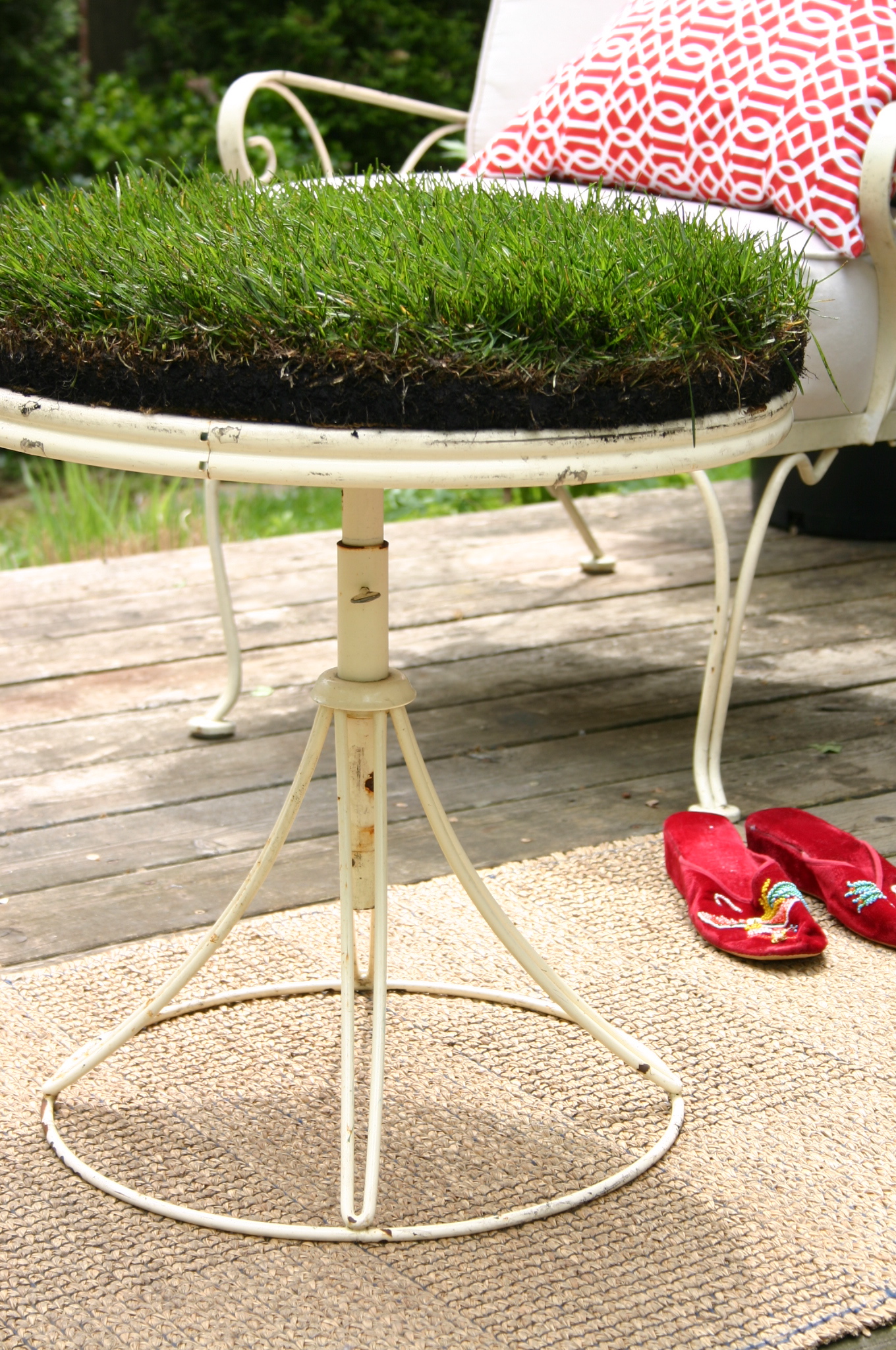 Grass Table | Family Chic